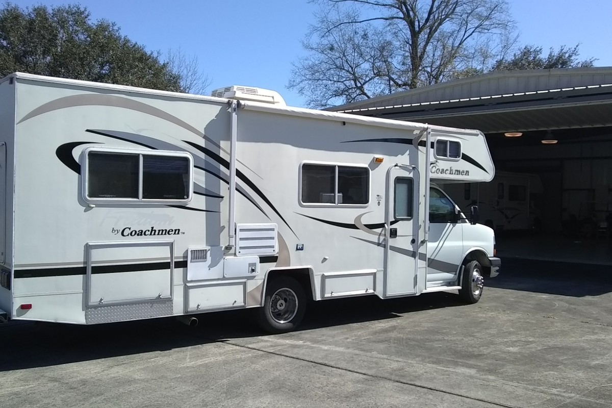 2005 Coachmen Freedom Express M-258DB in Diamondhead, MS