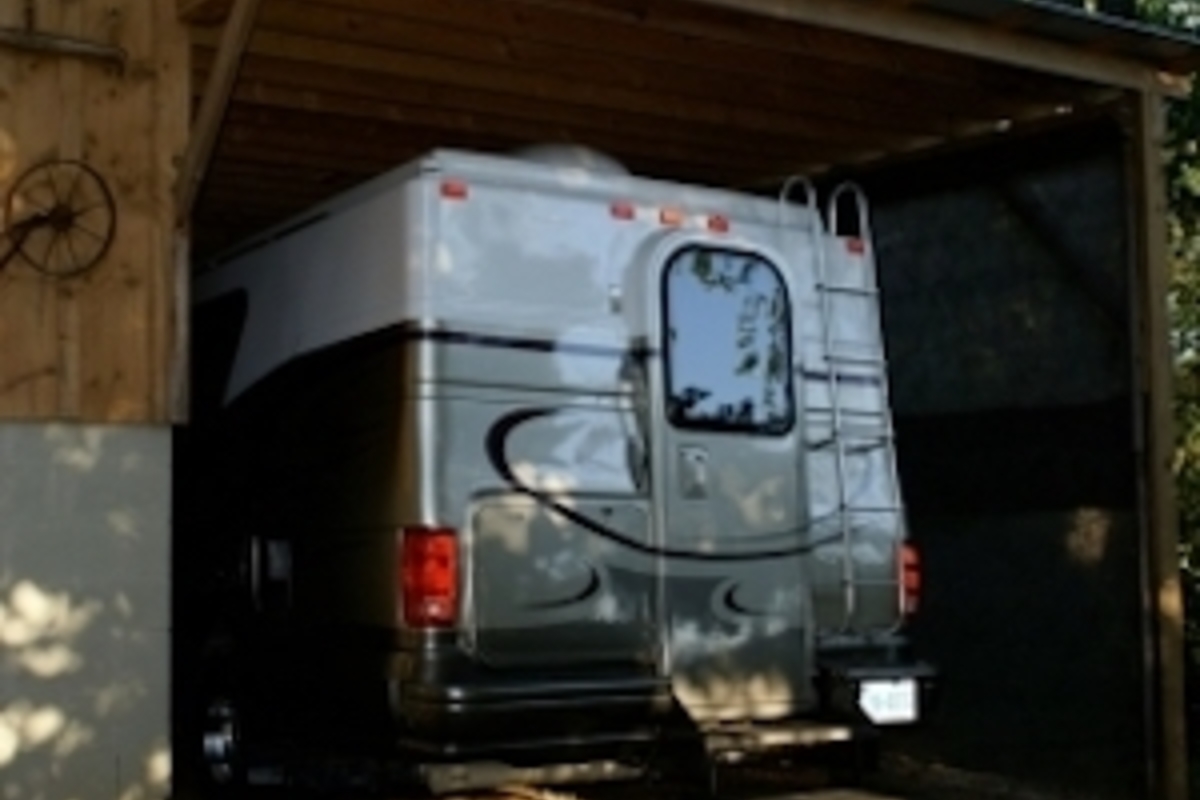 2005 Chinook DESTINY 2400 XL Dinette Table with couch bed in Franklin, NC