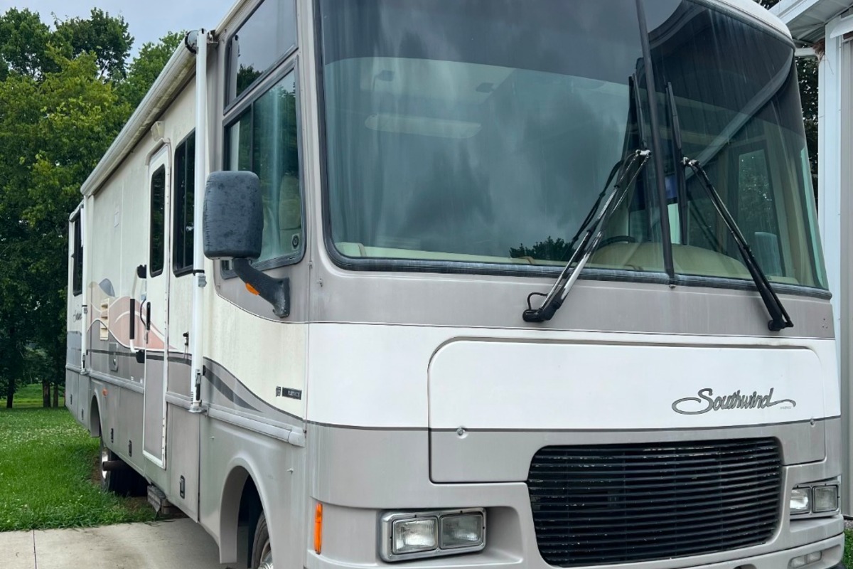 1999 Fleetwood Southwind 32V in Gallatin, TN
