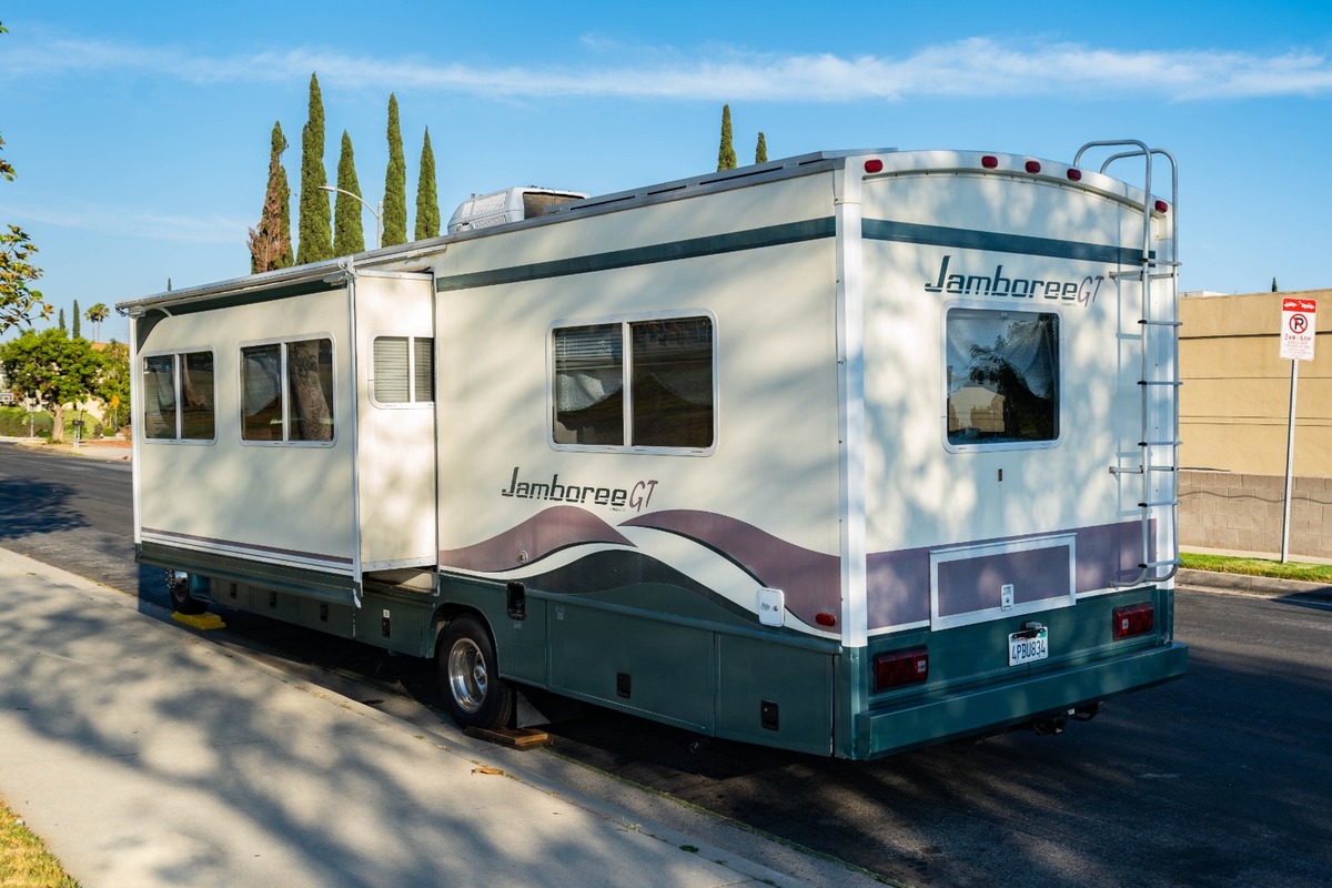 1999 Jamboree with super slide-out Fleetwood in Northridge, CA