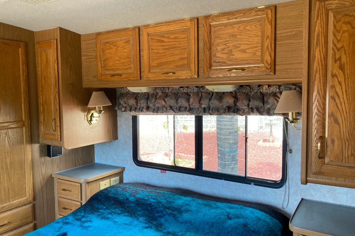 1997 Fleetwood Bounder in Hemet, CA