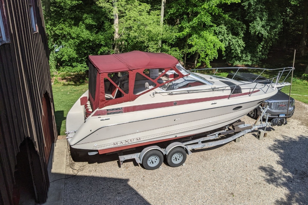 1990 Maxum 2700/SCR in Groton, CT