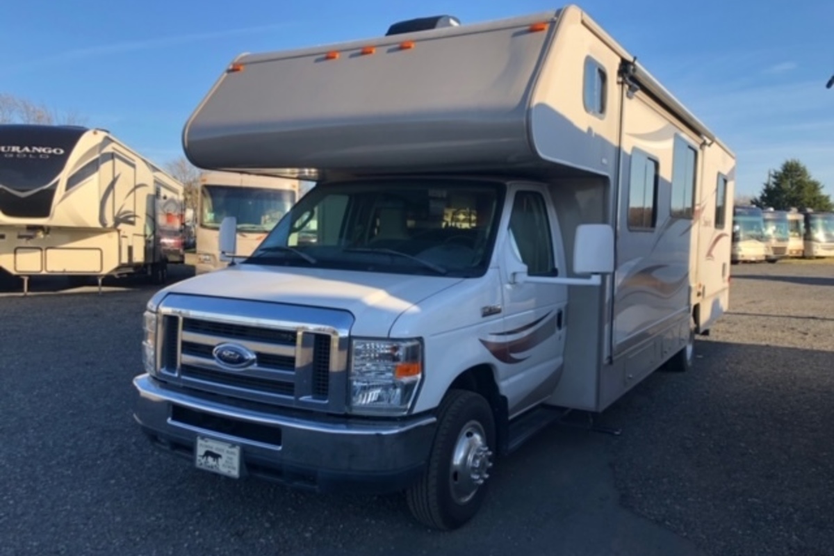 2014 Winnebago Itasca Spirit 31K in Madison, VA