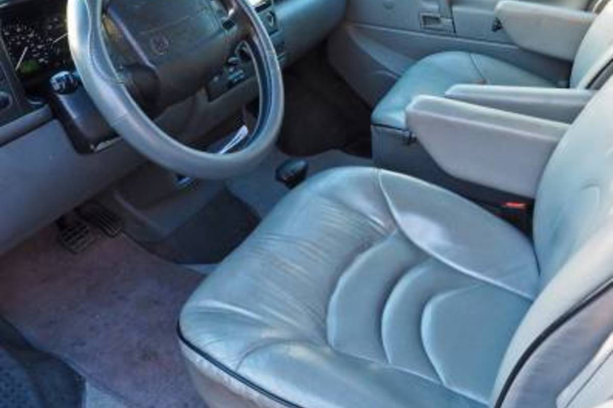 1999 Winnebago RIALTA FD TWIN in Lake Elsinore, CA