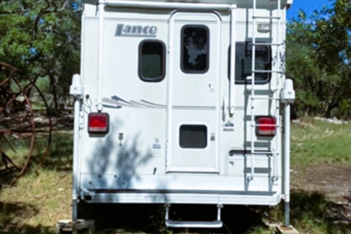 2003 Lance 1030 10' 11" in Canyon Lake, TX