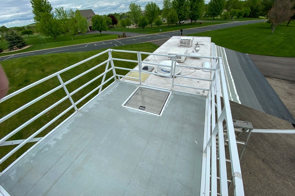 2006 Thor Motor Coach Fun Mover 39D in Prior Lake, MN