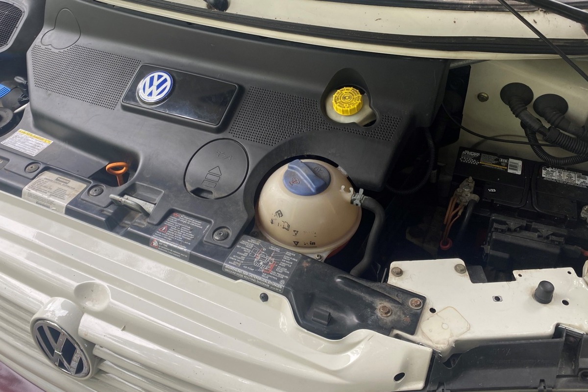 2000 Winnebago Rialta 22FD in Deephaven, MN