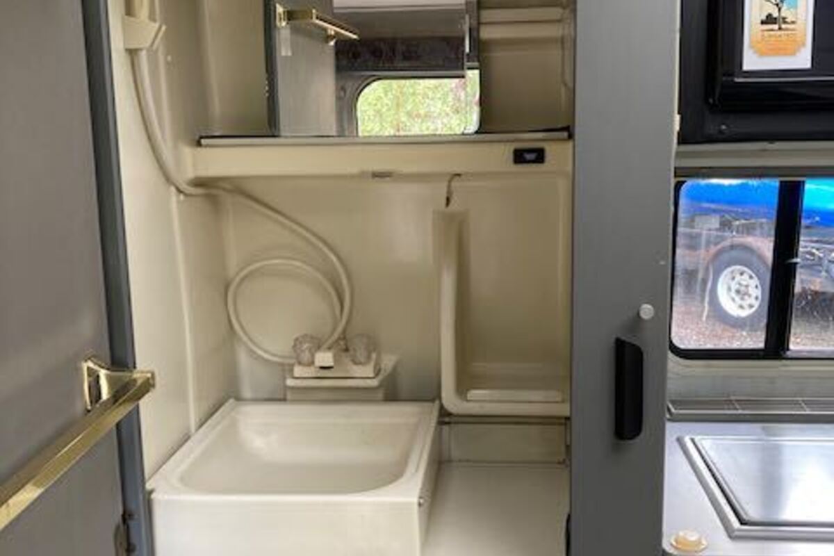 1998 Winnebago Rialta 22RC in Albion, CA