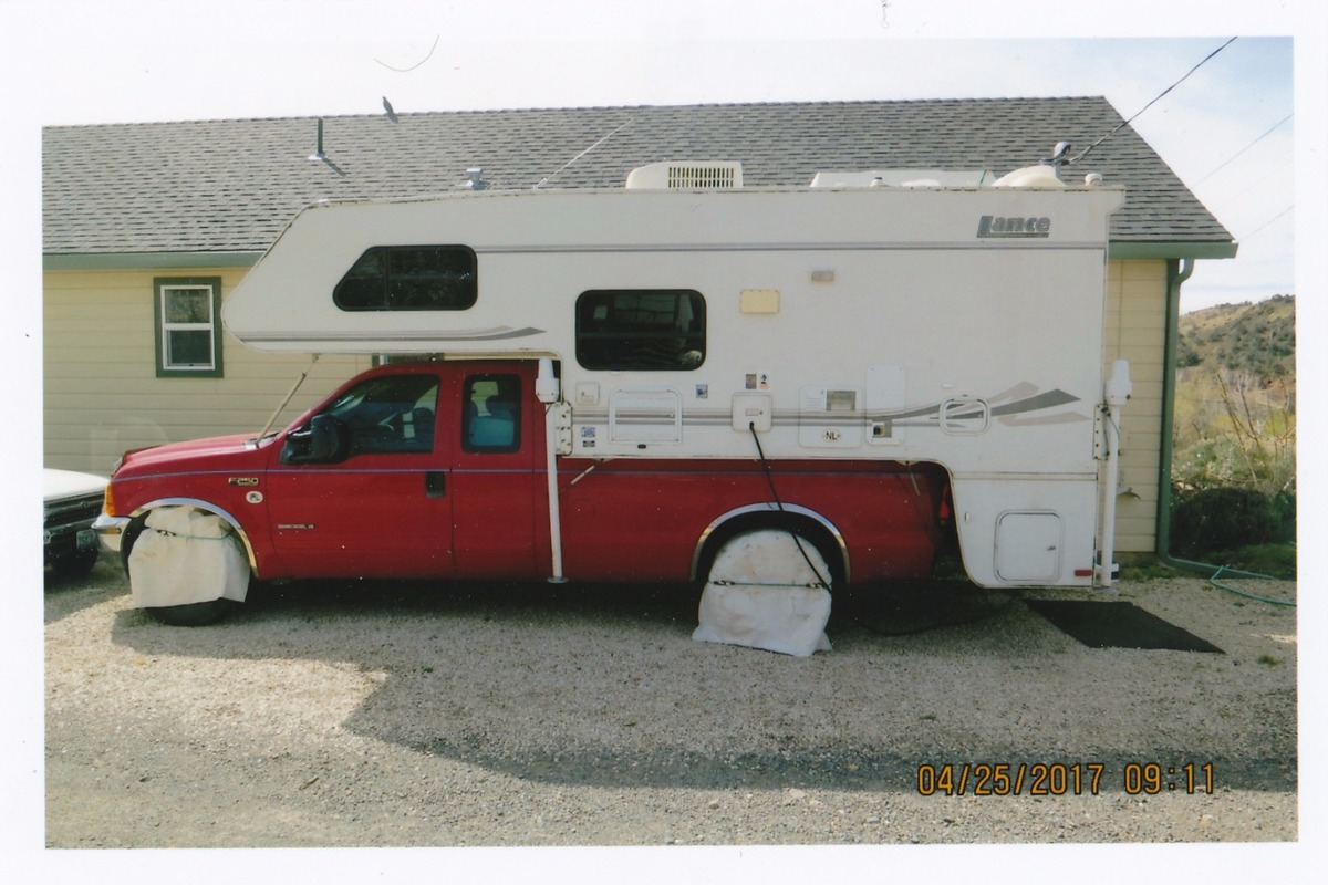 2002 lance truck camper 1030 fiber in Silver City, NV