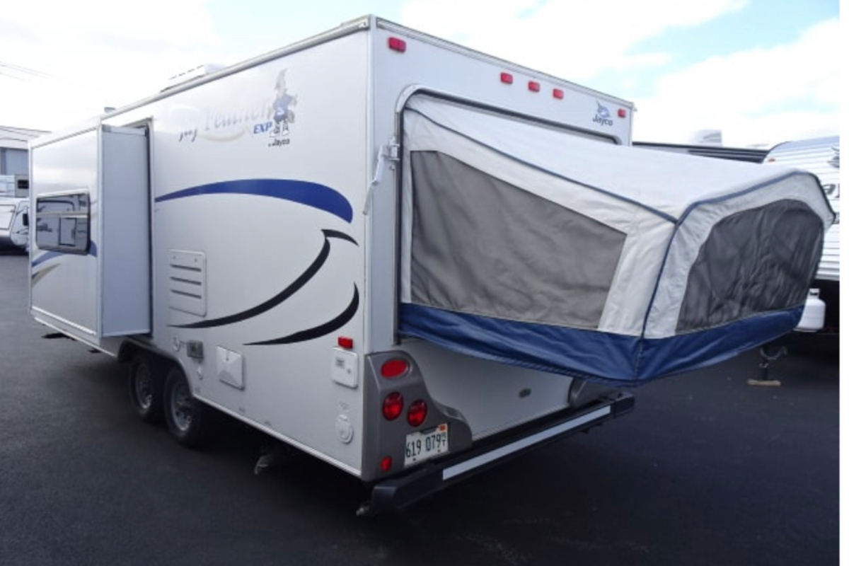 2008 Jayco Jayfeather X23B White with blue and biege trim in Milwaukee, WI