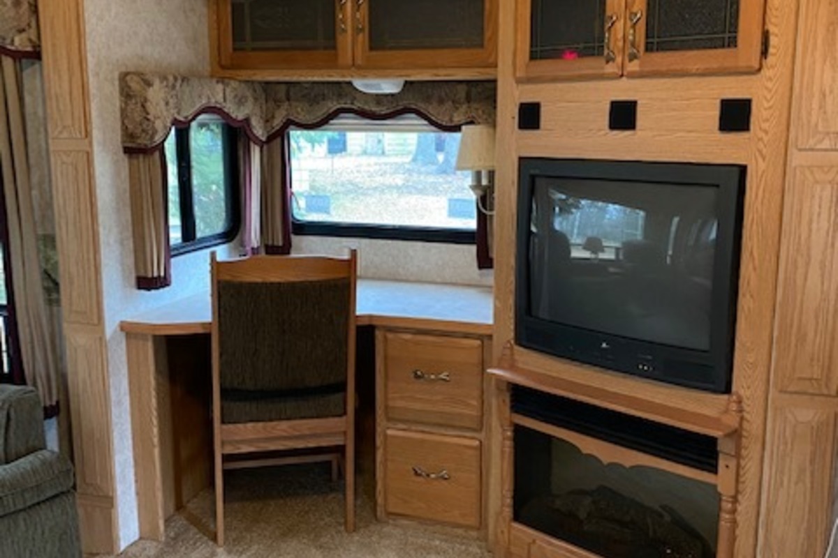 2006 Keystone Montana 3475 RL in South Range, WI