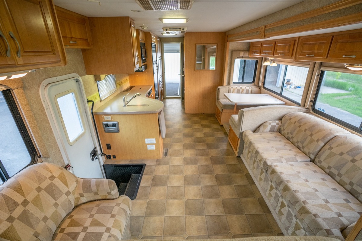 2006 Thor Motor Coach Fun Mover 39D in Prior Lake, MN