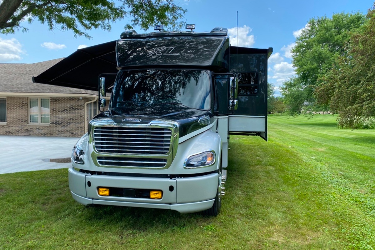 2022 Dynamax Dynaquest Xl 37RB in Itasca, IL