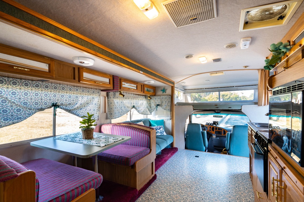 1999 Jamboree with super slide-out Fleetwood in Northridge, CA