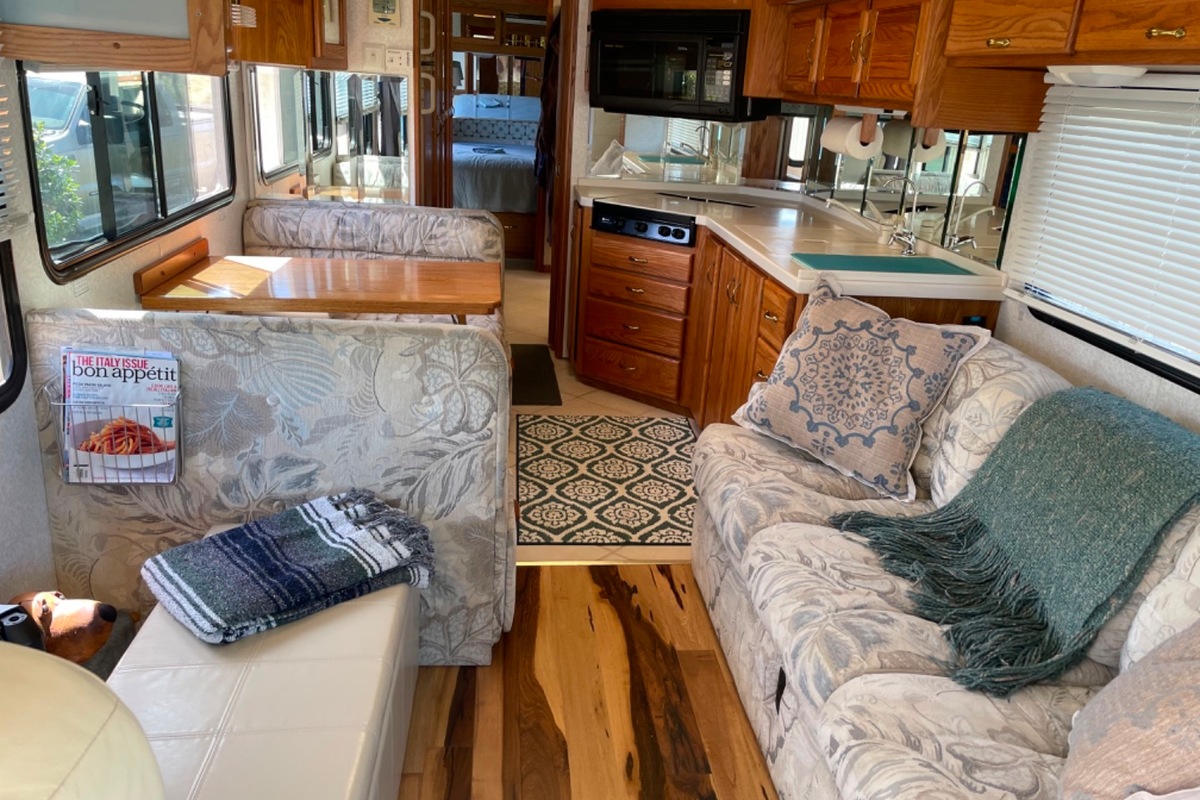 1999 Airstream CUTTER Diesel Pusher w/ Slide in Waldport, OR