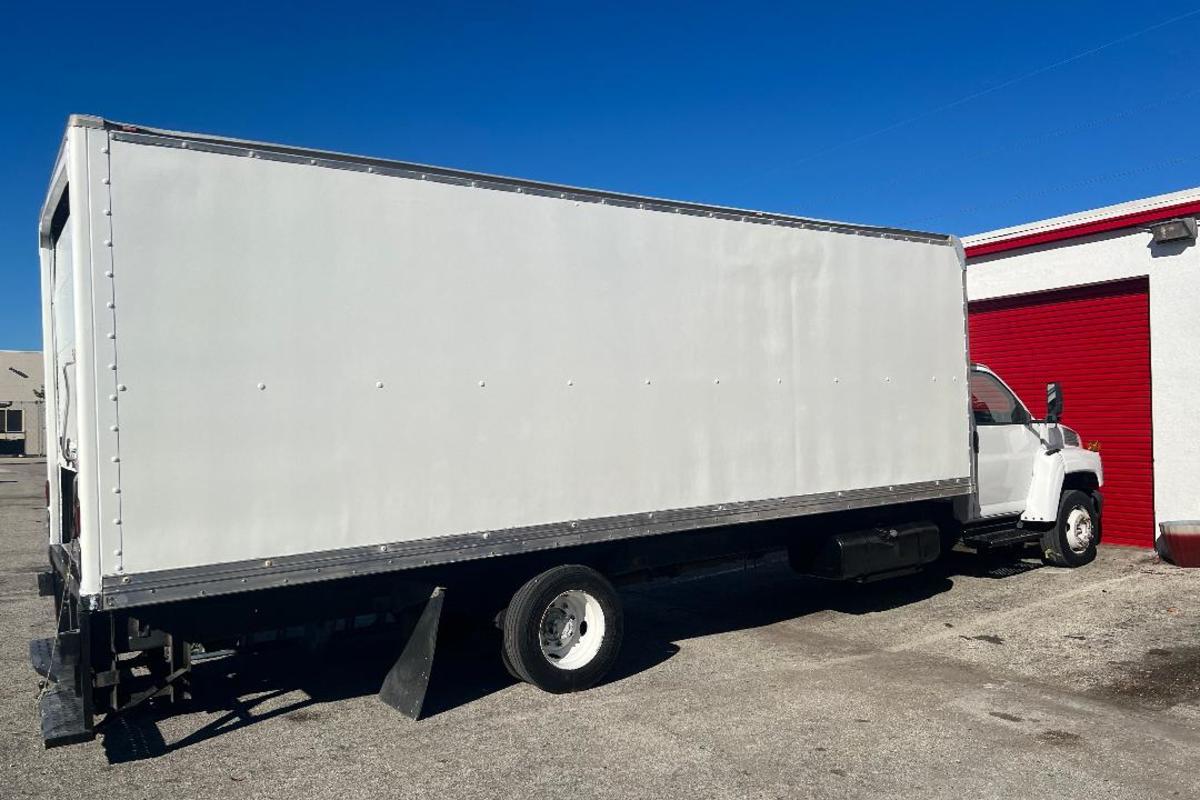 2005 GMC Topkick C5500 C5C042 in Orange Park, FL