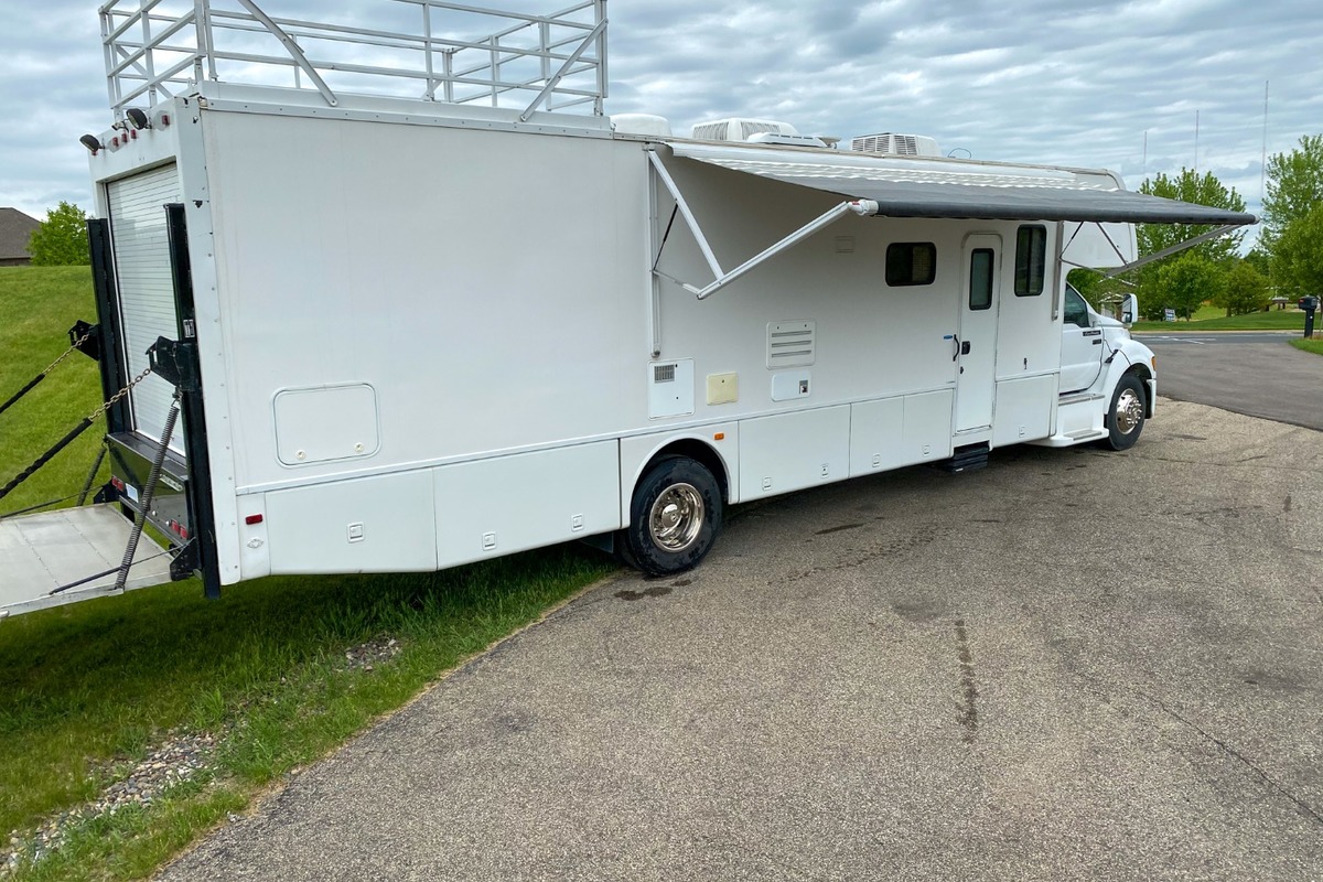 2006 Thor Motor Coach Fun Mover 39D in Prior Lake, MN