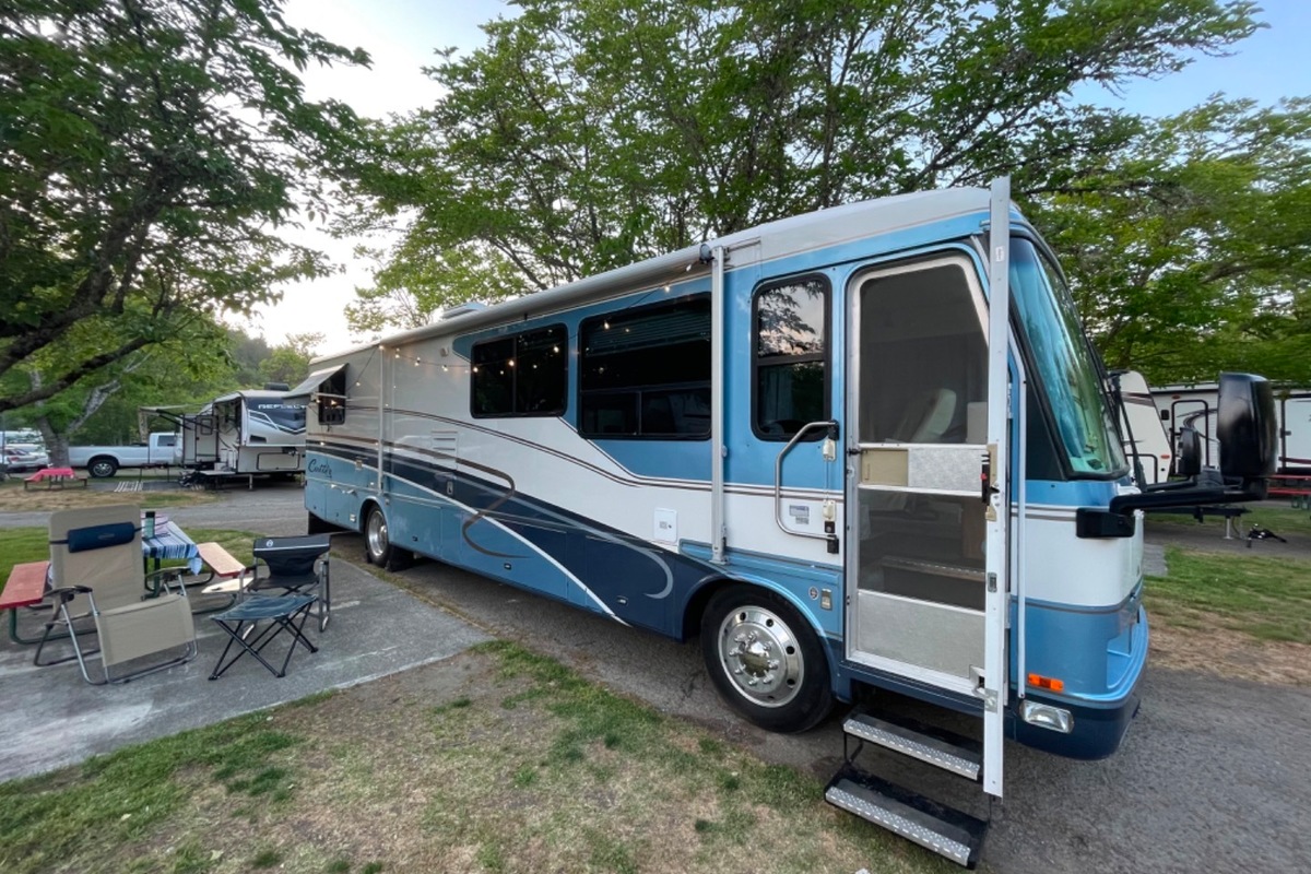 1999 Airstream CUTTER Diesel Pusher w/ Slide in Waldport, OR