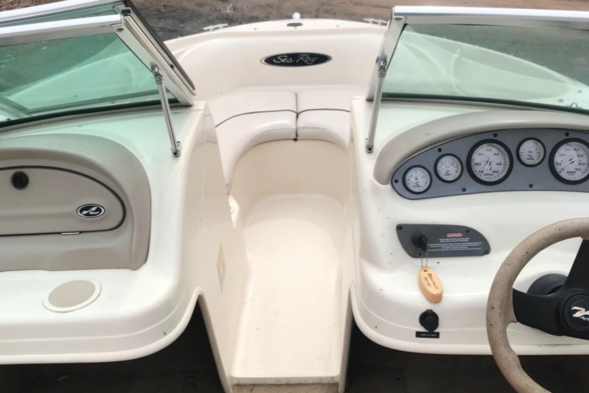 2003 Sea Ray 182 Bow Rider in Bellevue, WI