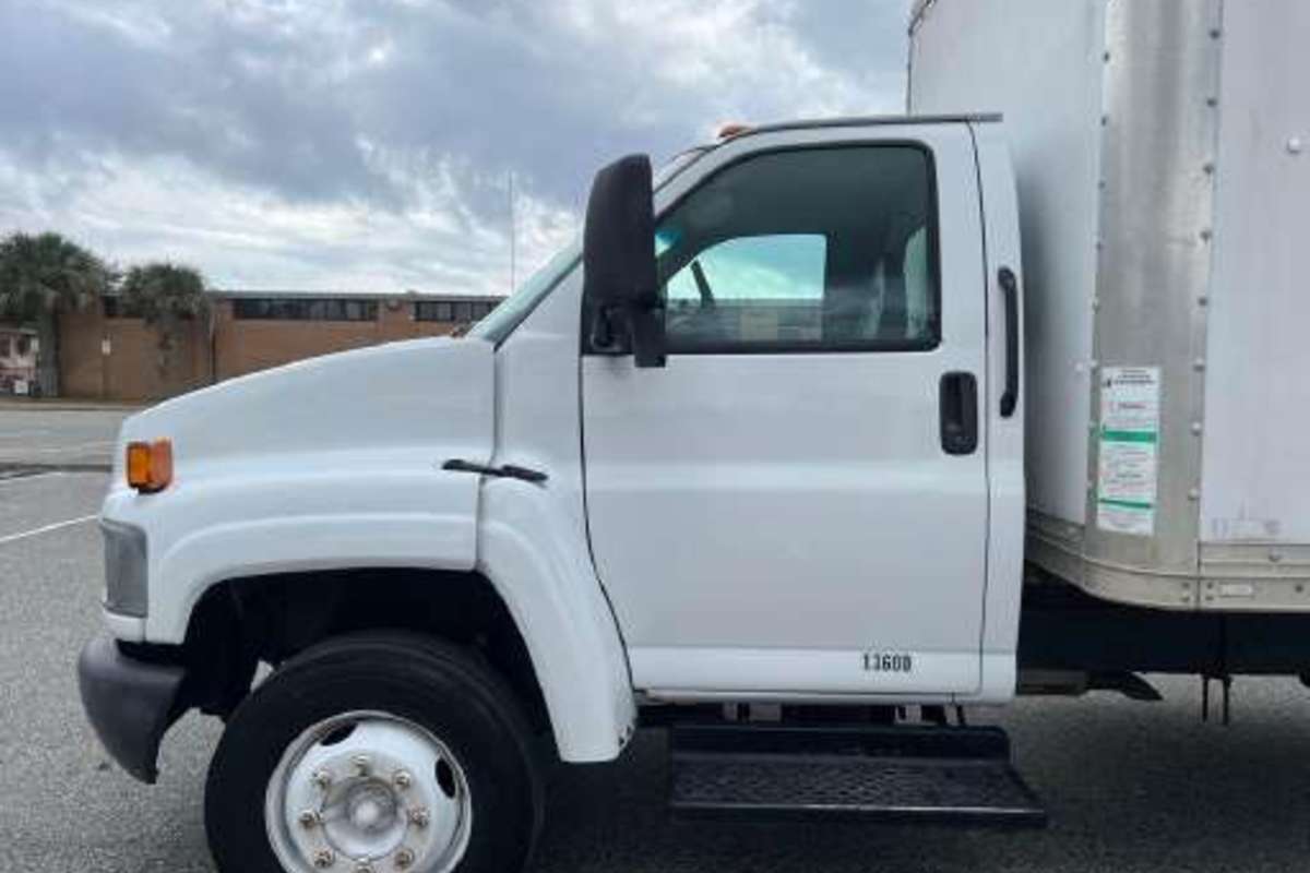 2005 GMC Topkick C5500 C5C042 in Orange Park, FL
