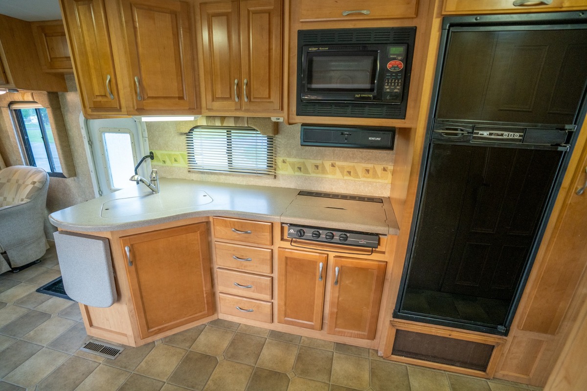 2006 Thor Motor Coach Fun Mover 39D in Prior Lake, MN