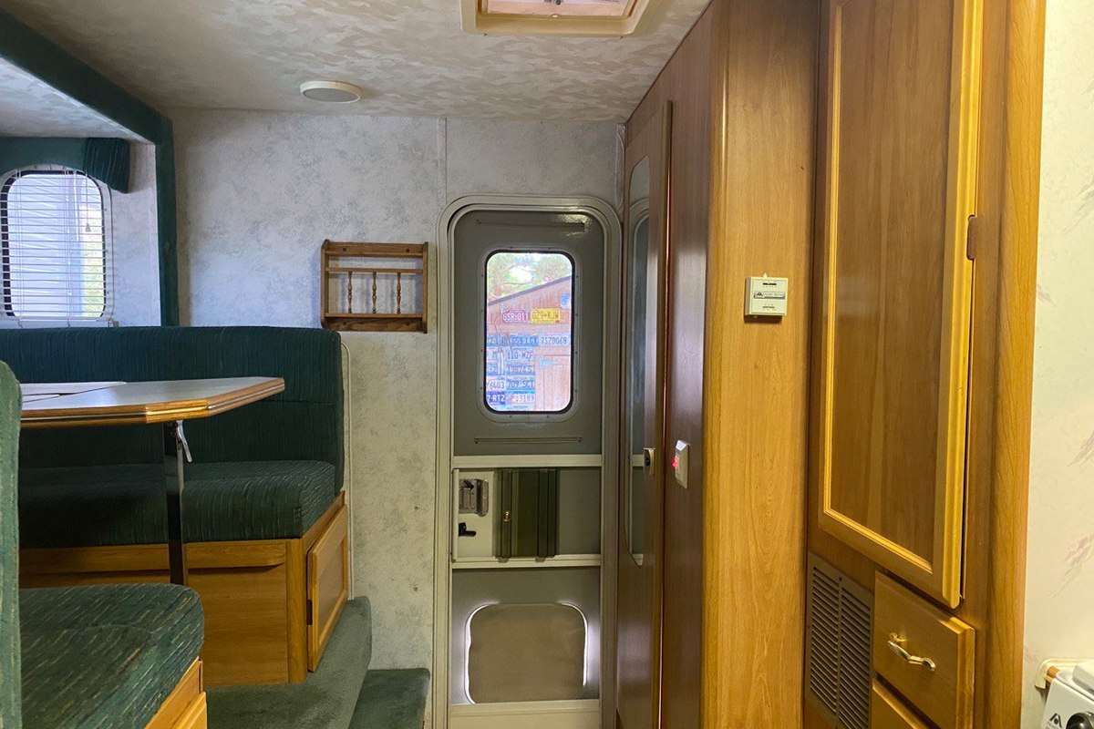 2000 Lance 1061 in Las Vegas, NV