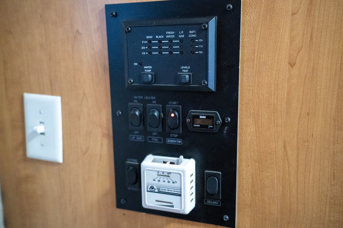 2006 Thor Motor Coach Fun Mover 39D in Prior Lake, MN