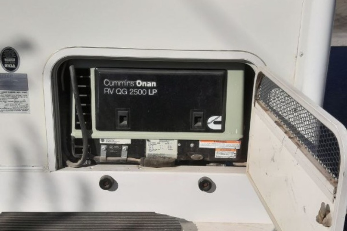 2000 Lance 1061 in Las Vegas, NV