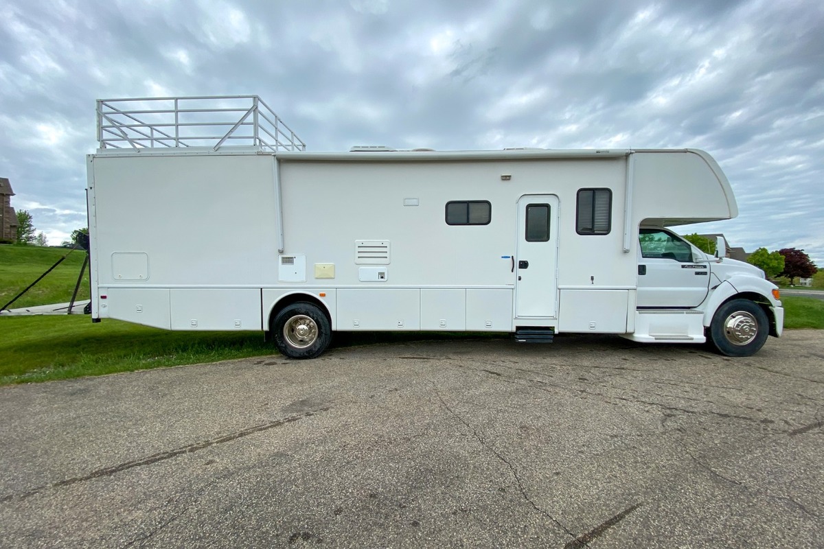 2006 Thor Motor Coach Fun Mover 39D in Prior Lake, MN