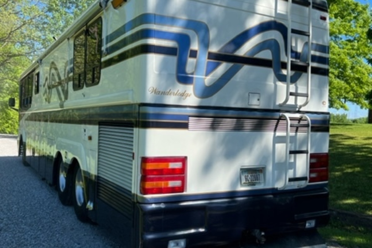 1993 Blue Bird WANDERLODGE WANDERLODGE 40' in Mineral Wells, WV