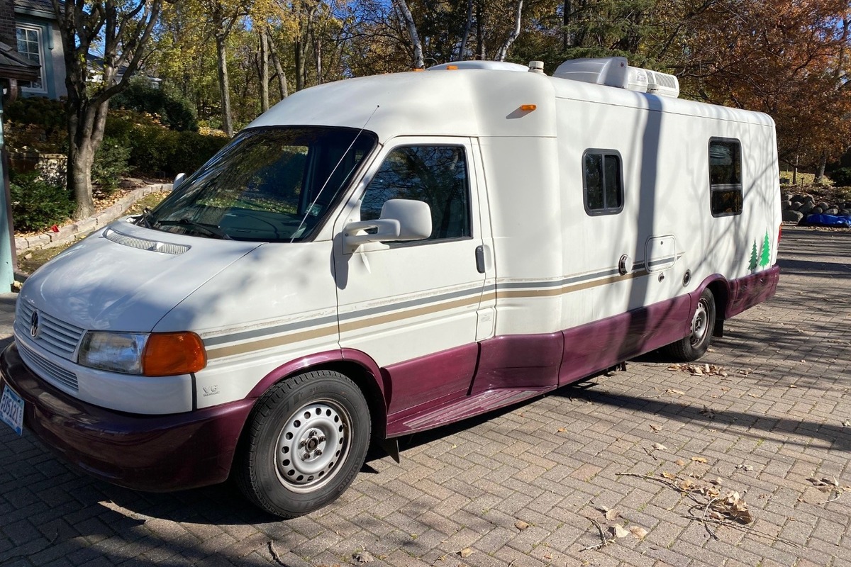 2000 Winnebago Rialta 22FD in Deephaven, MN