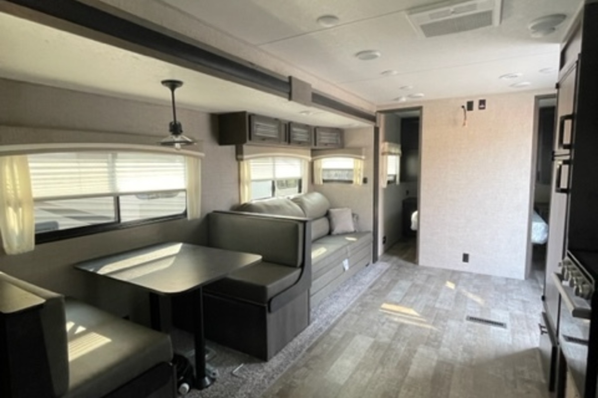 2024 HL ENTERPRISE HYLINE 28FB GREY in Manchester, TN