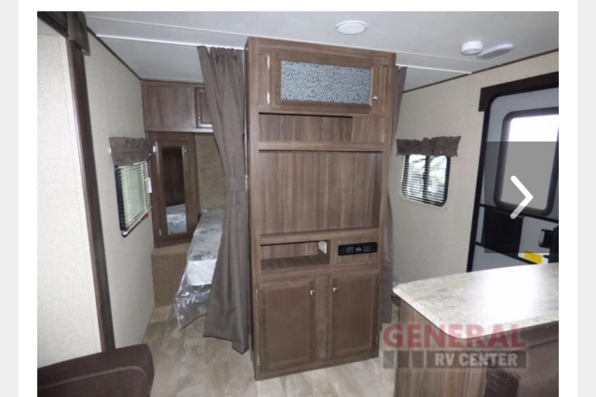 2017 Coachmen Apex ultra light 28LE 288BHS in Norwich, VT