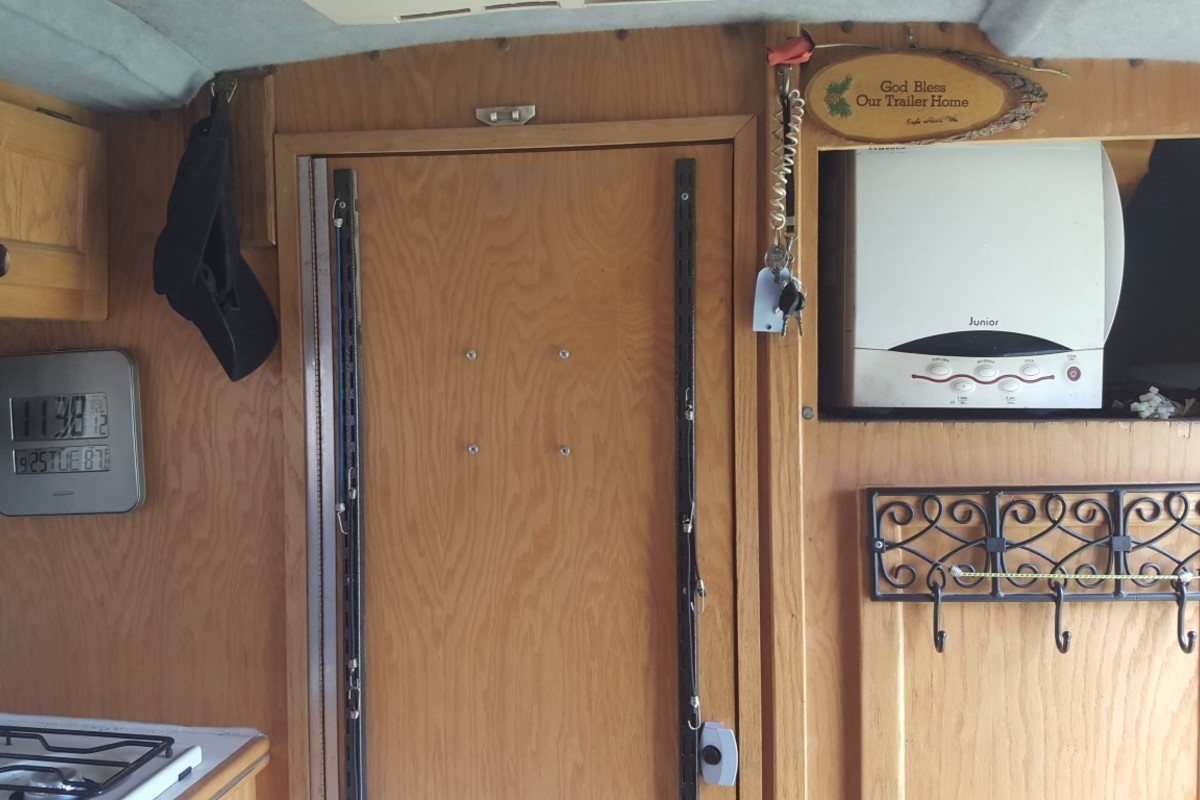 1999 Scamp 13' Deluxe with Bathroom in Dorchester, IL