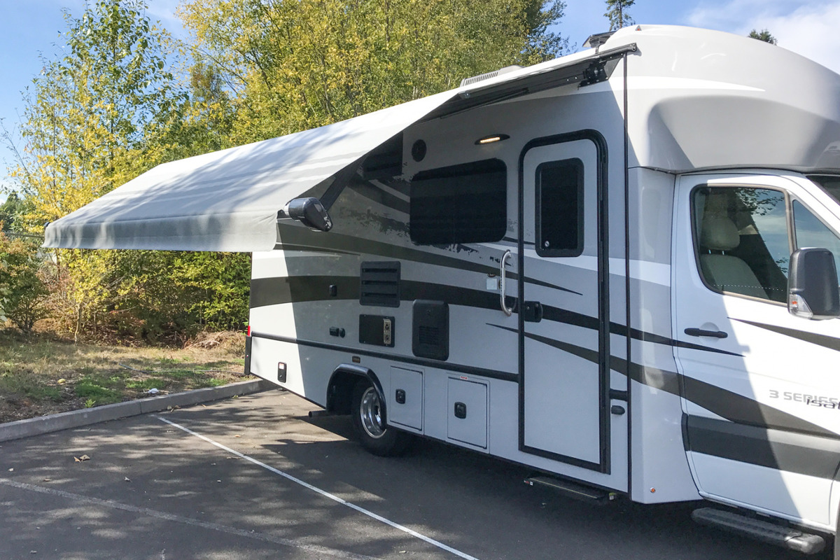 2017 Dynamax Corp Isata 3 24FW in Happy Valley, OR