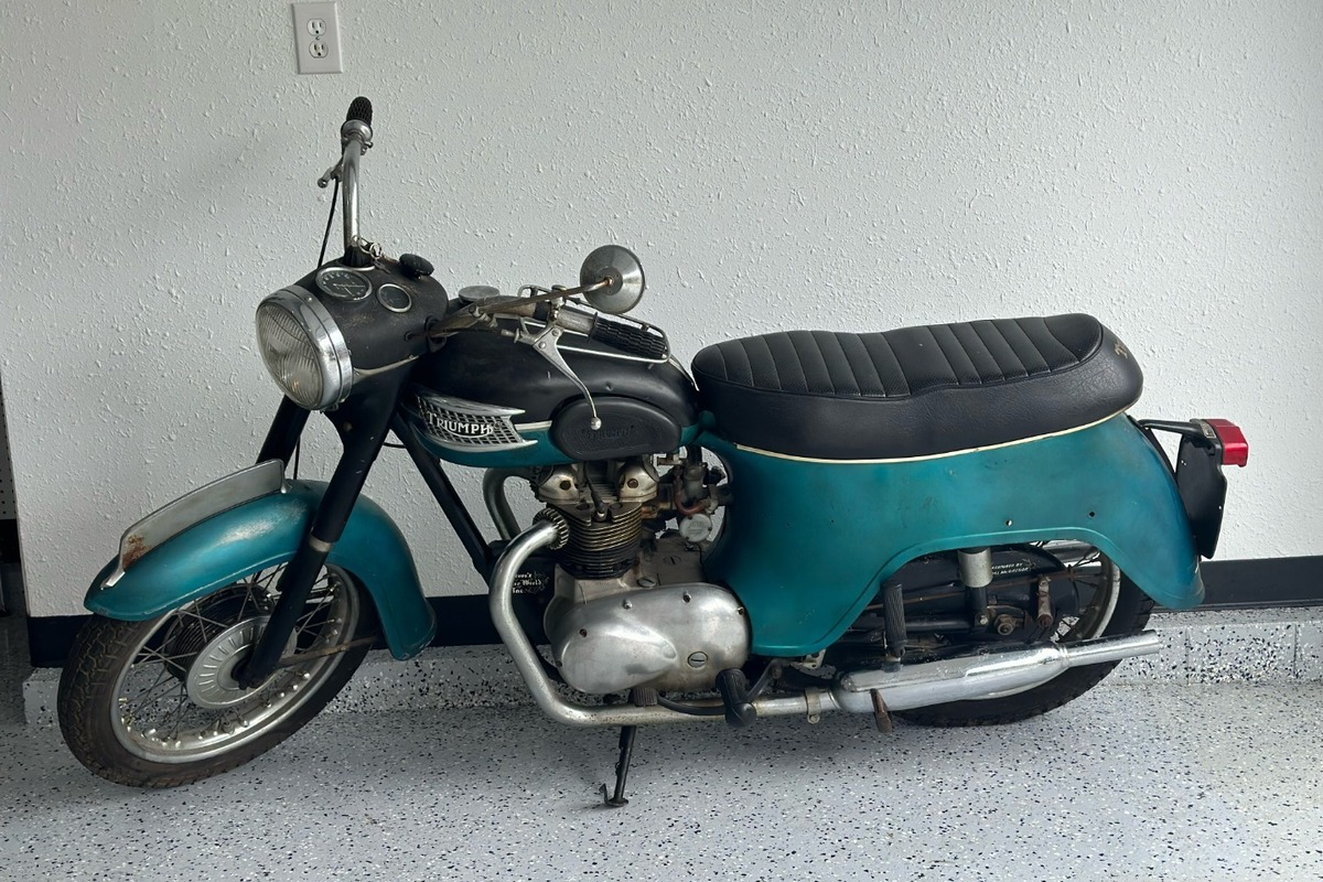 1958 Triumph T21 "Bathtub" in Quincy, IL