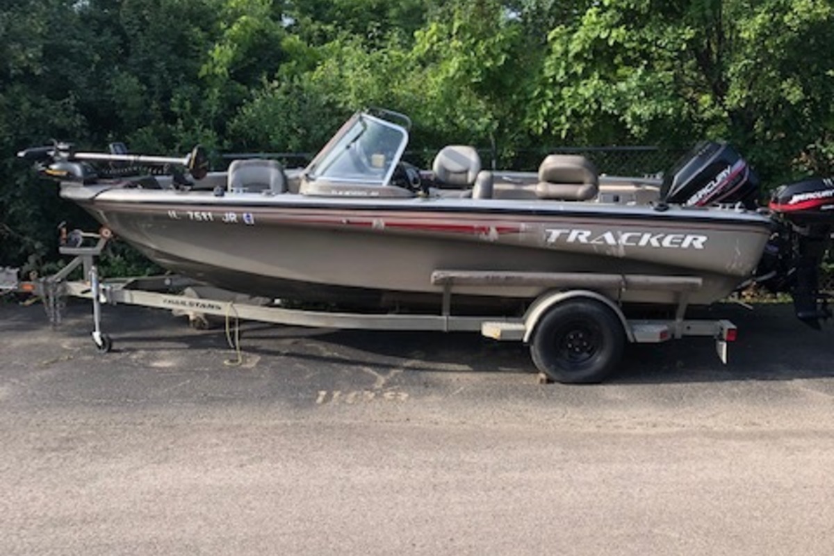 2003 Tracker Tundra 18 DC in Geneva, IL