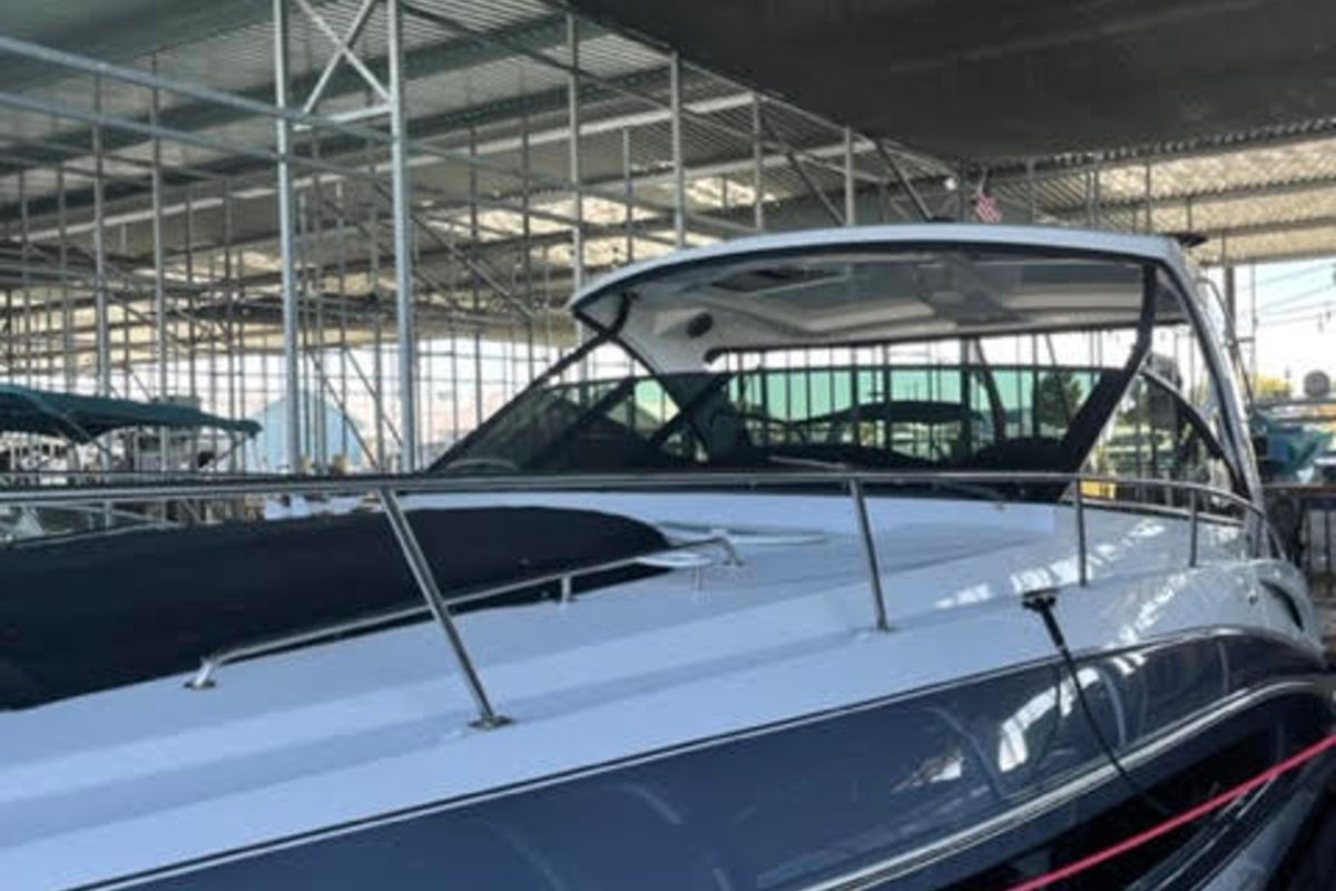 2017 Cruisers Yachts 380 Express in Frisco, TX