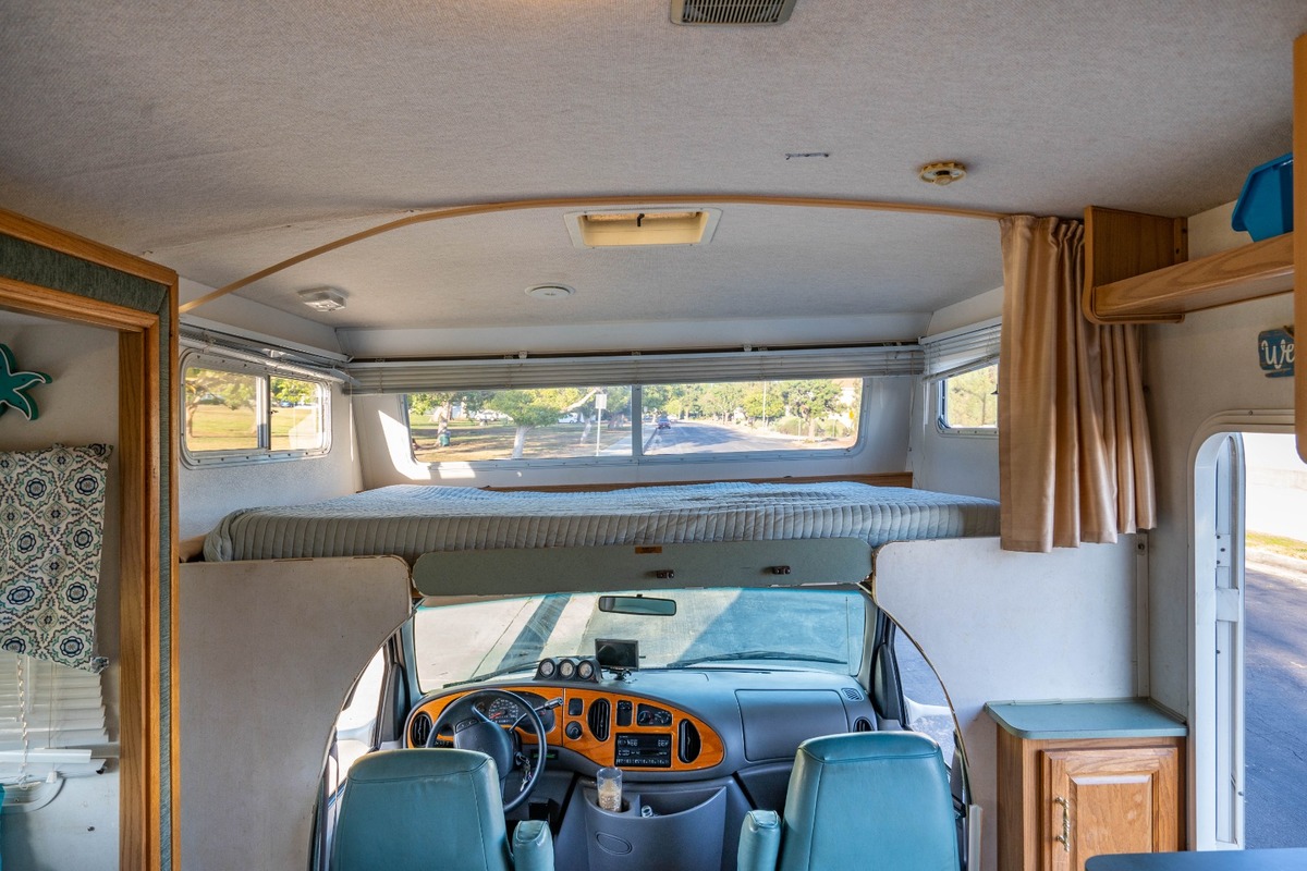 1999 Jamboree with super slide-out Fleetwood in Northridge, CA