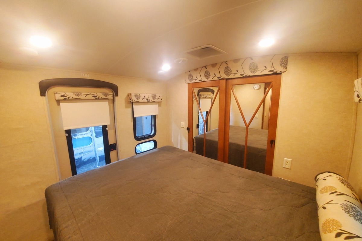 2012 Keystone Vantage 32FLS in Council Bluffs, IA