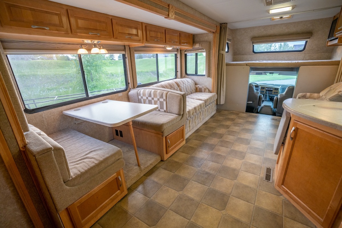 2006 Thor Motor Coach Fun Mover 39D in Prior Lake, MN