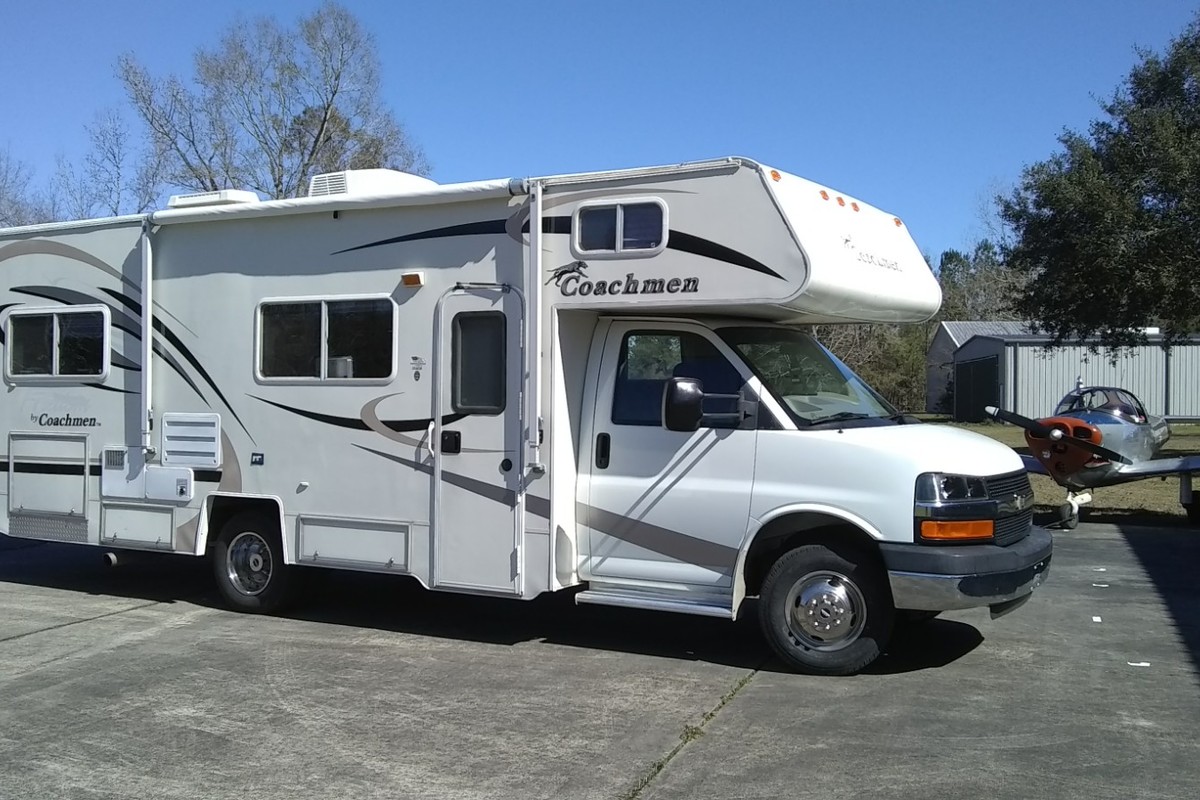2005 Coachmen Freedom Express M-258DB in Diamondhead, MS