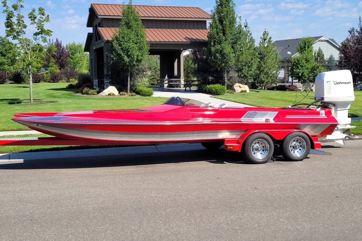 1988 Liberator Hydroplane Tunnel in Eagle, ID