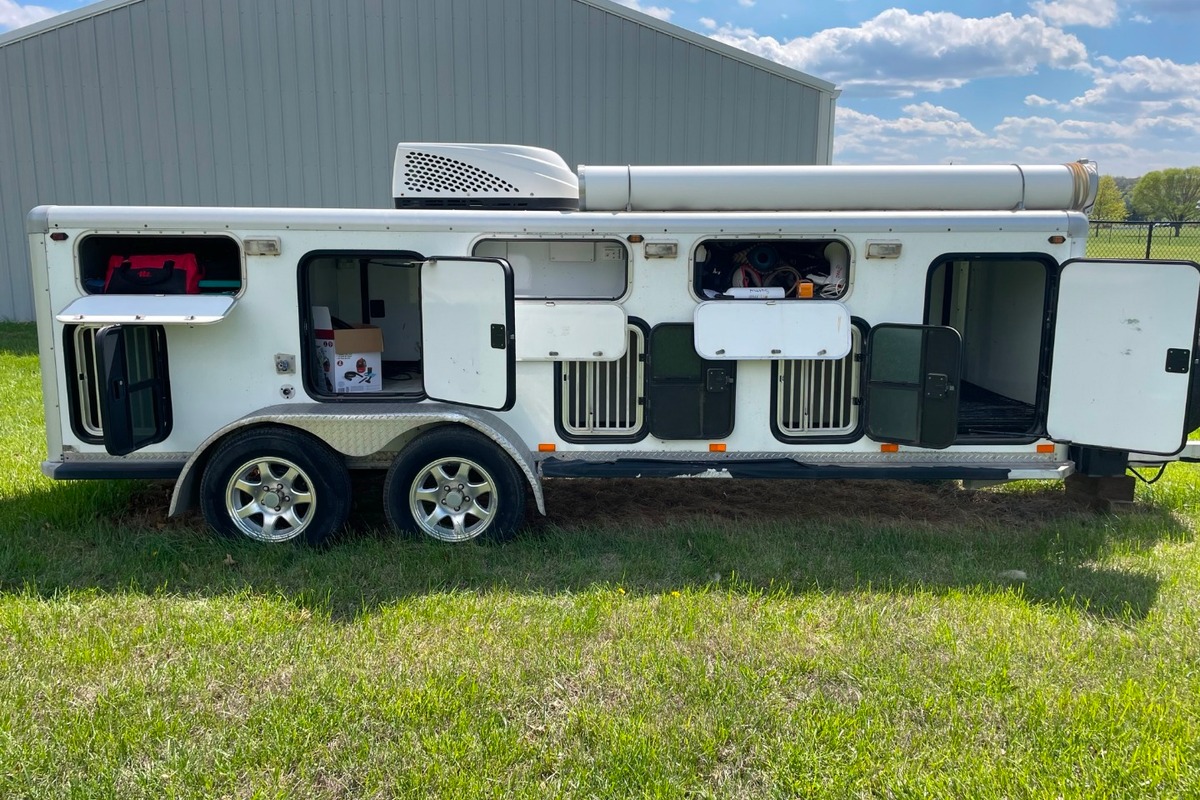 2009 K-9 Koach 6 Hole Dog Trailer in Lawrence, KS